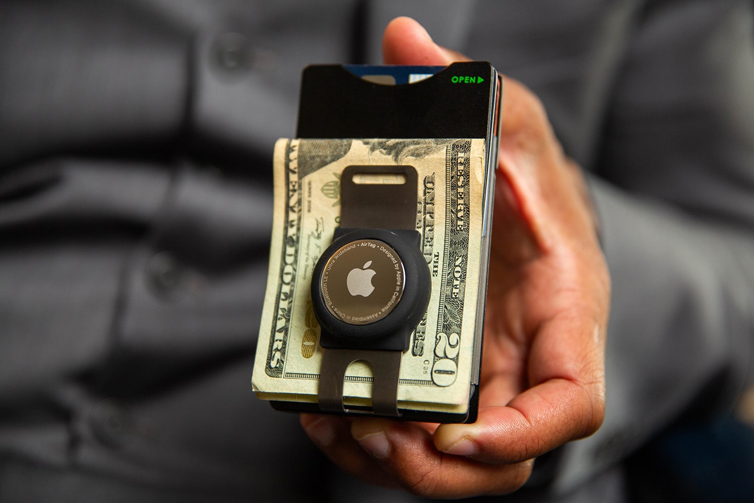 The Everyday Carry Revolution: Why Minimalist Wallets Are Leading the ...