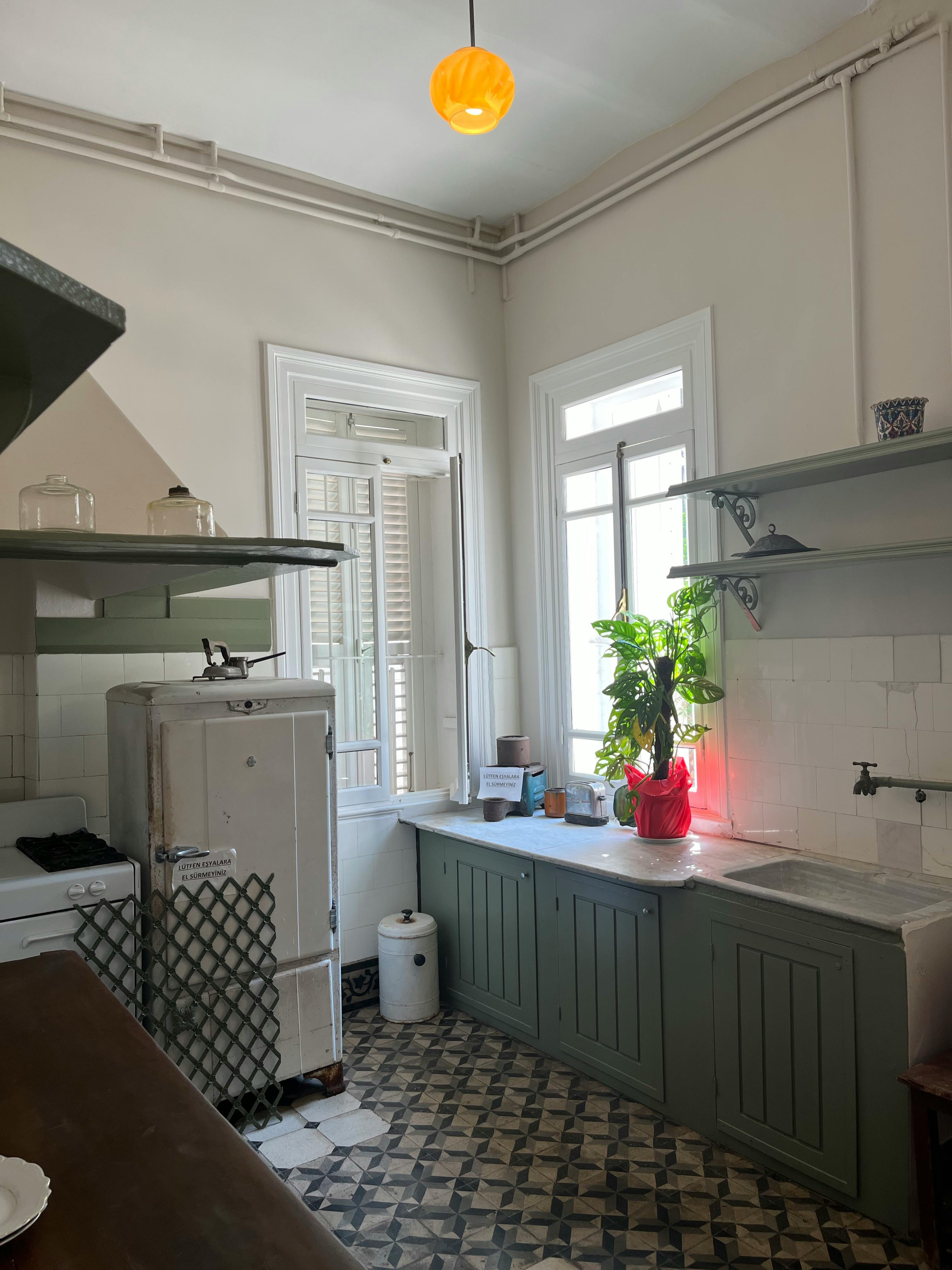 Past Its Used-By Date: Signs Your Old Kitchen Needs Modernizing